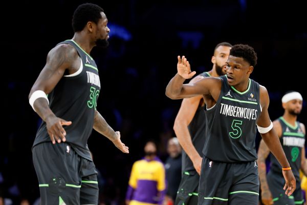 Wolves win third straight to eliminate Lakers in first round