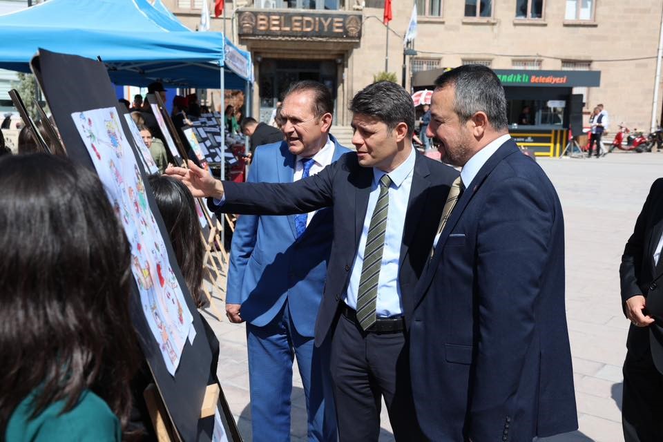 "Sen Yeter Ki Oku" etkinliği Sandıklı’da kitapseverleri buluşturdu