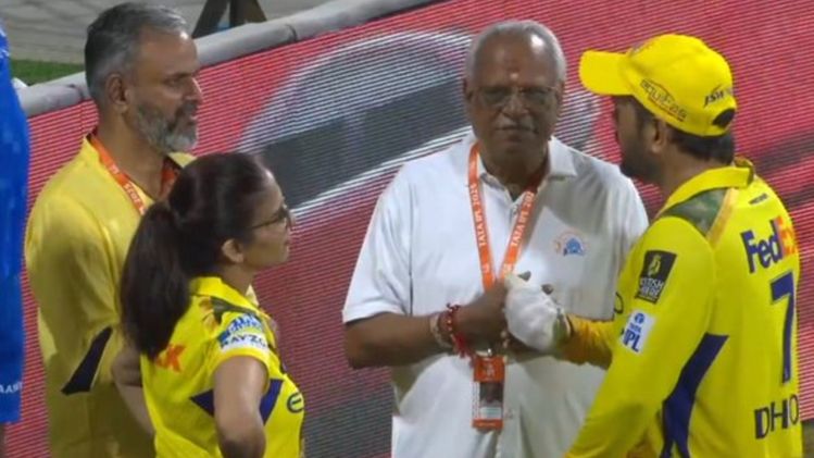 Watch: CSK CEO's long chat with MS Dhoni goes viral after PBKS knocked ...