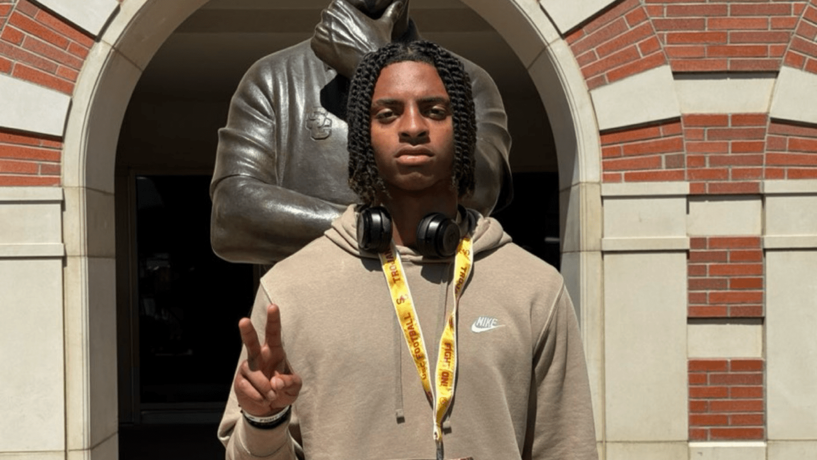 BREAKING: WR Roderick Tezeno Commits to USC