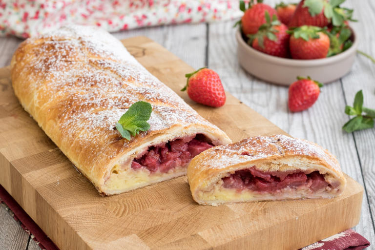 Strudel with custard and strawberries