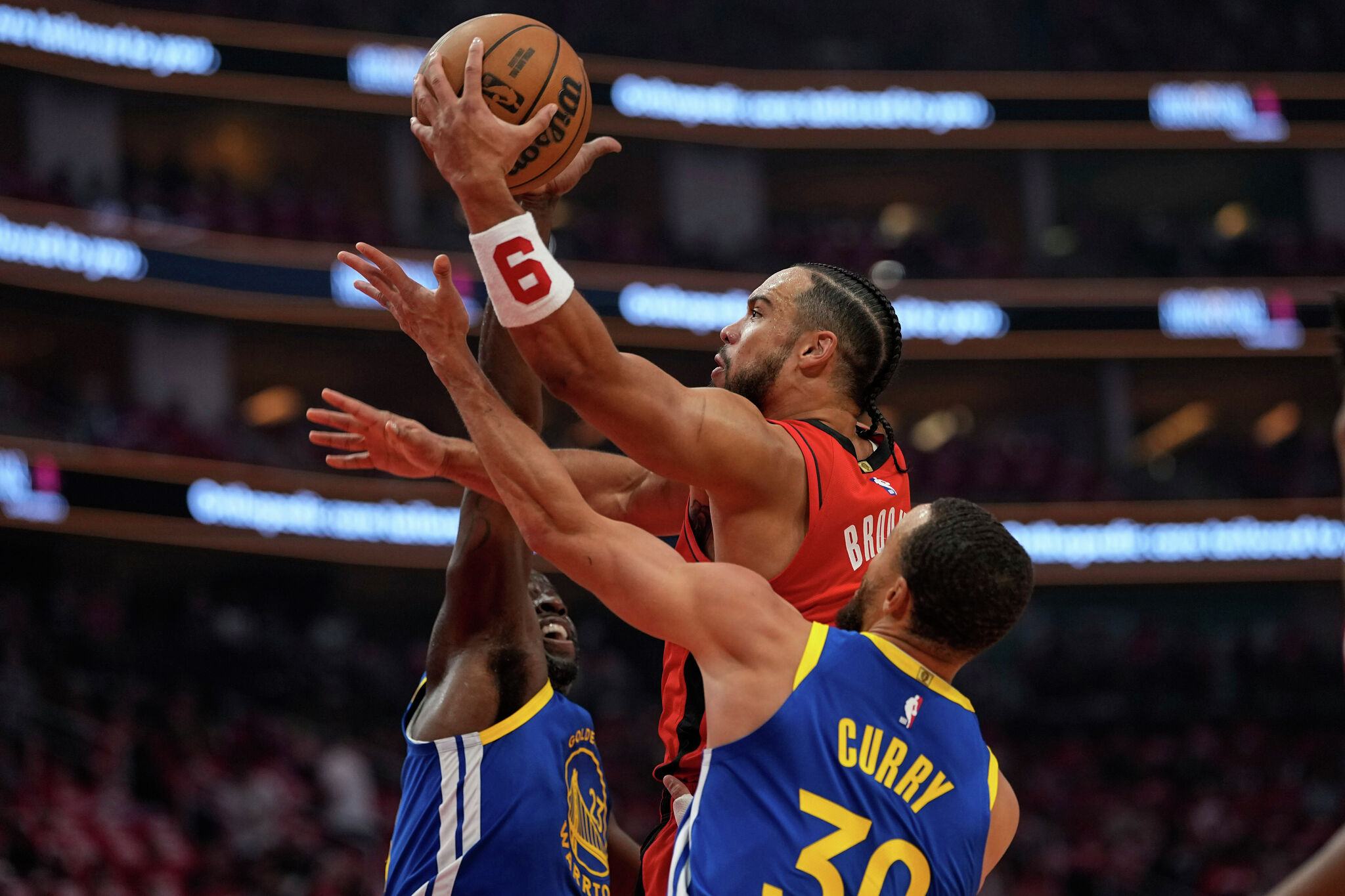 Warriors broadcasters accuse Rockets player of trying to hurt Steph Curry