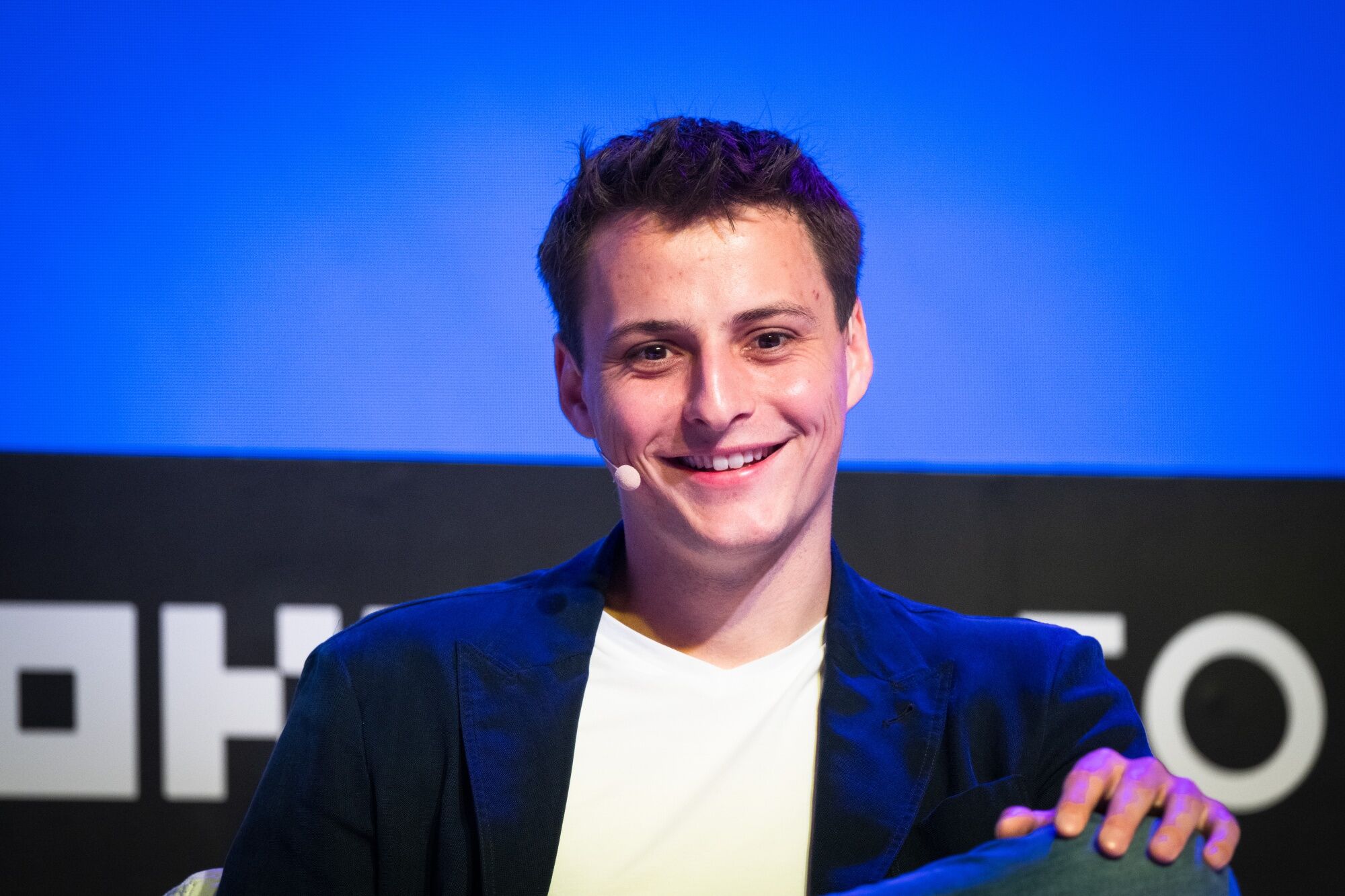 Altman-Backed Startup Rolls Out Eyeball-Scanning Tech Across US