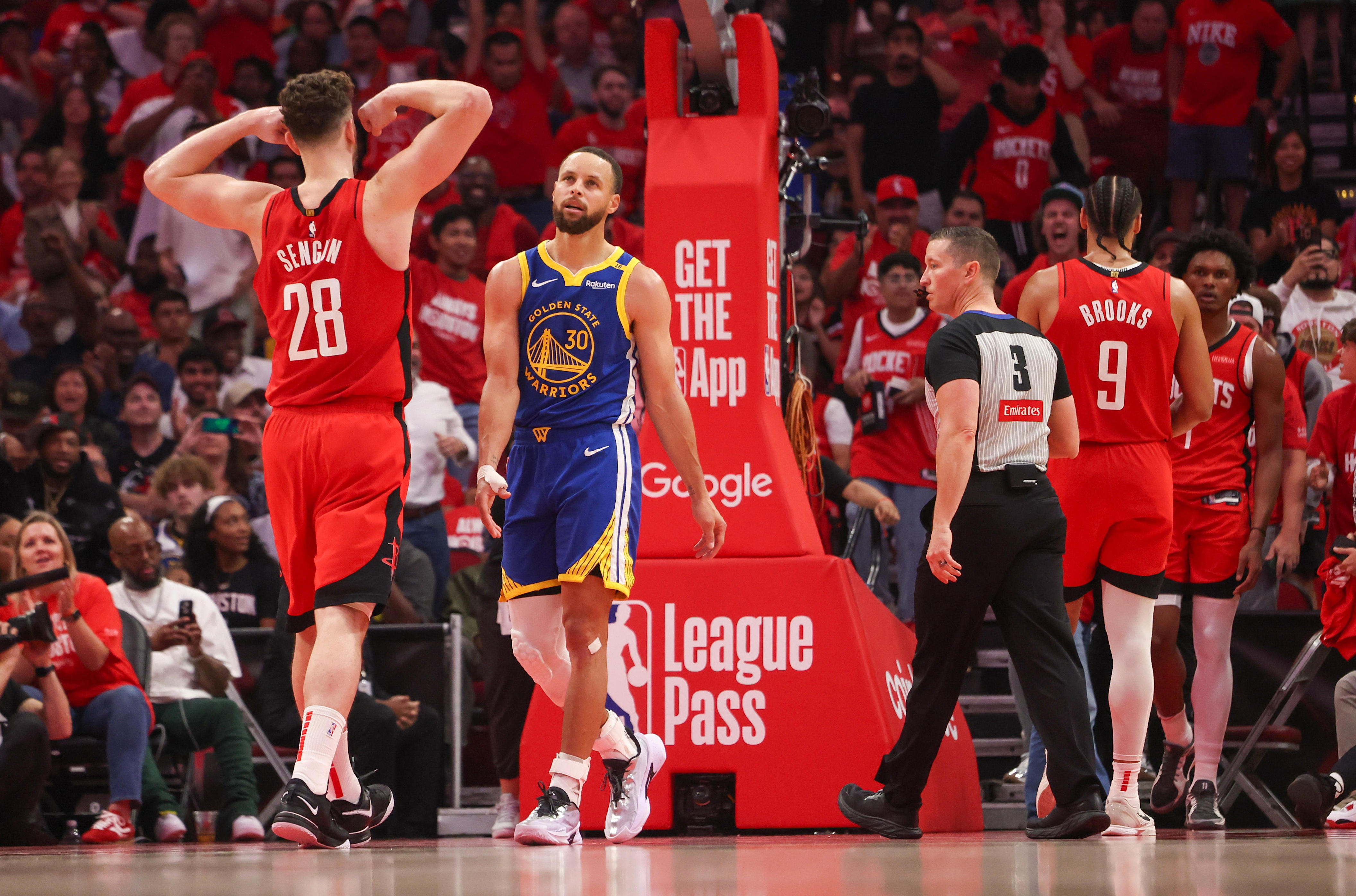 Warriors flop in Game 5 blowout loss vs. Rockets, series moves to 3-2