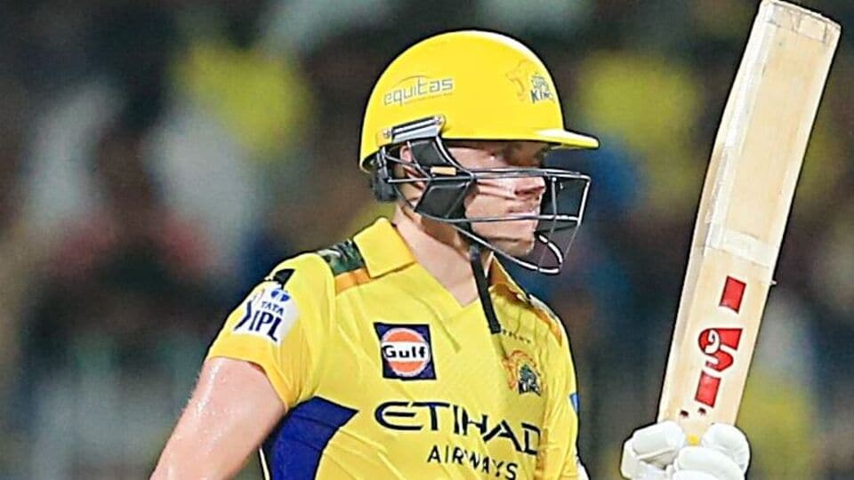 Sam Curran's 'Call Me' signal to CSK and outburst at PBKS dugout ...