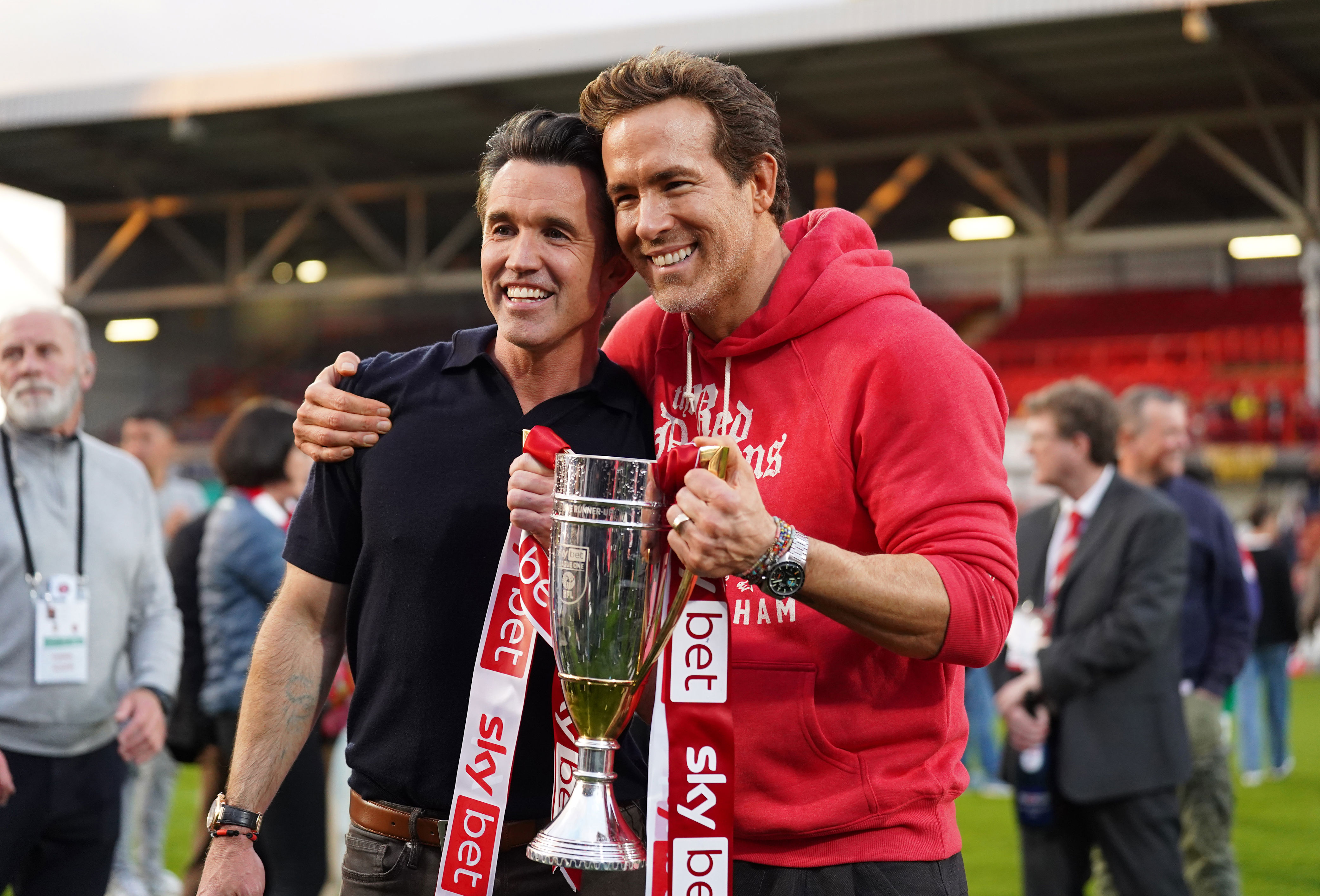 Former Blackpool duo land Reading and Wrexham moves