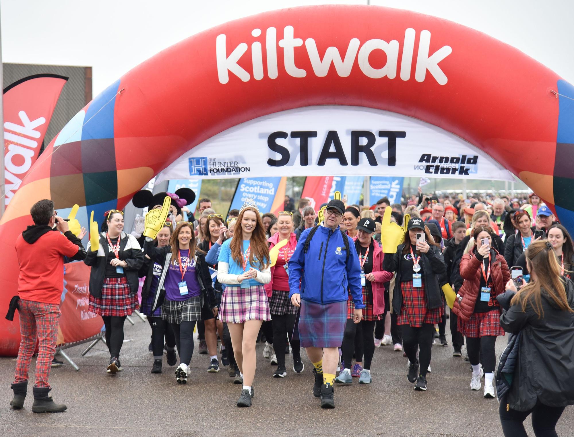 Miss Scotland completes Kiltwalk with special reunion