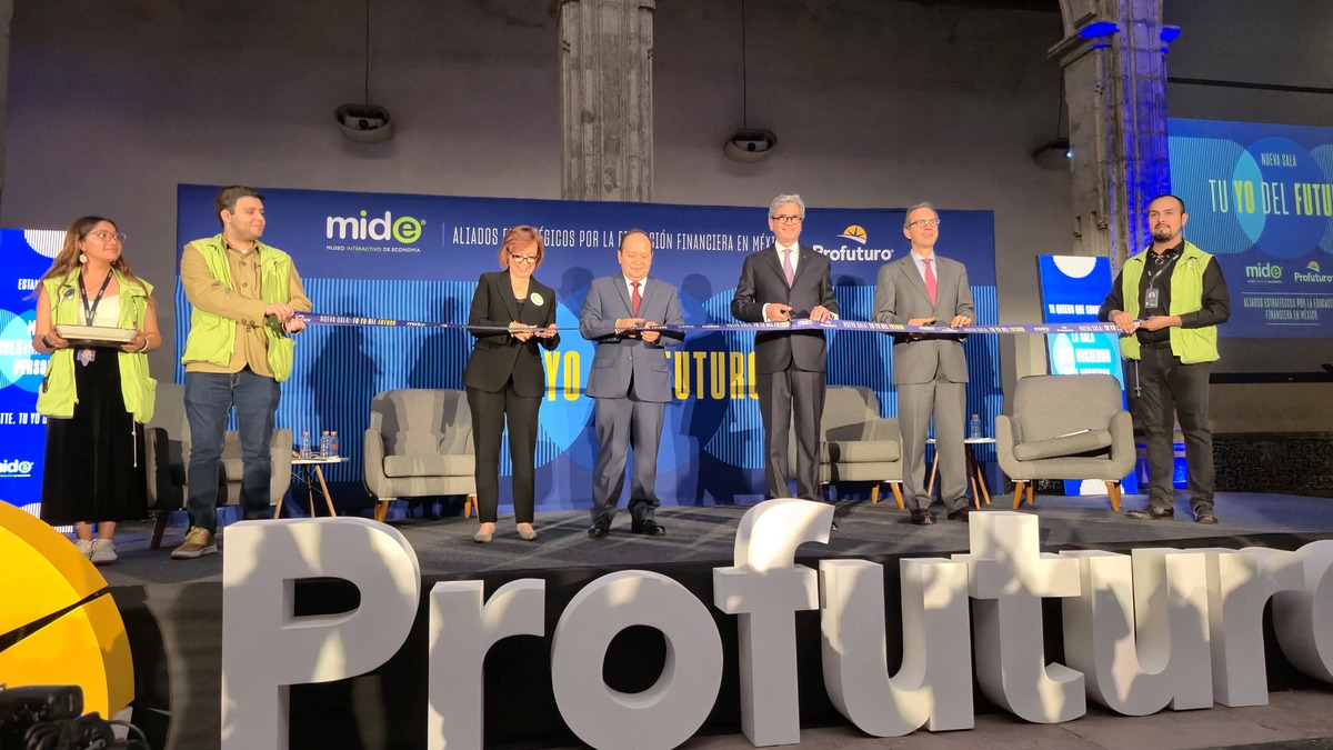 "El futuro no llega solo, el futuro se construye.": Silvia Singer