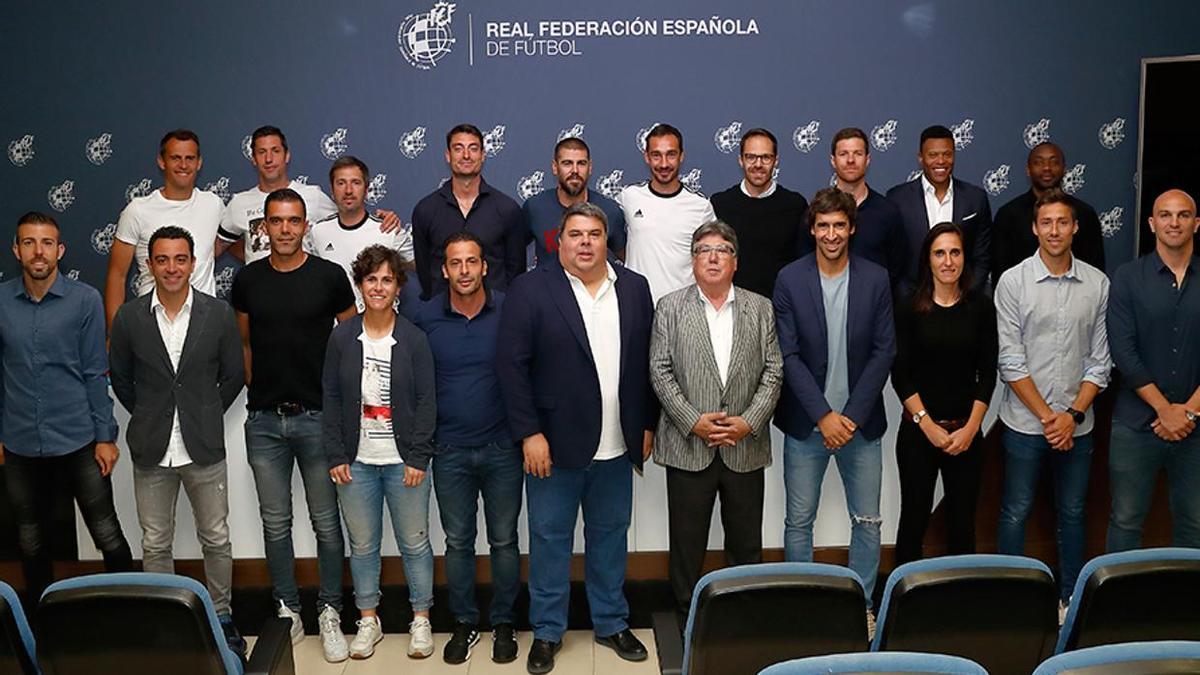 El curso de entrenador del que salieron Xavi, Xabi Alonso y otros ...