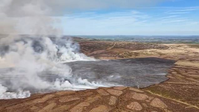Large wildfire breaks out near Errwood Reservoir in the Goyt Valley ...
