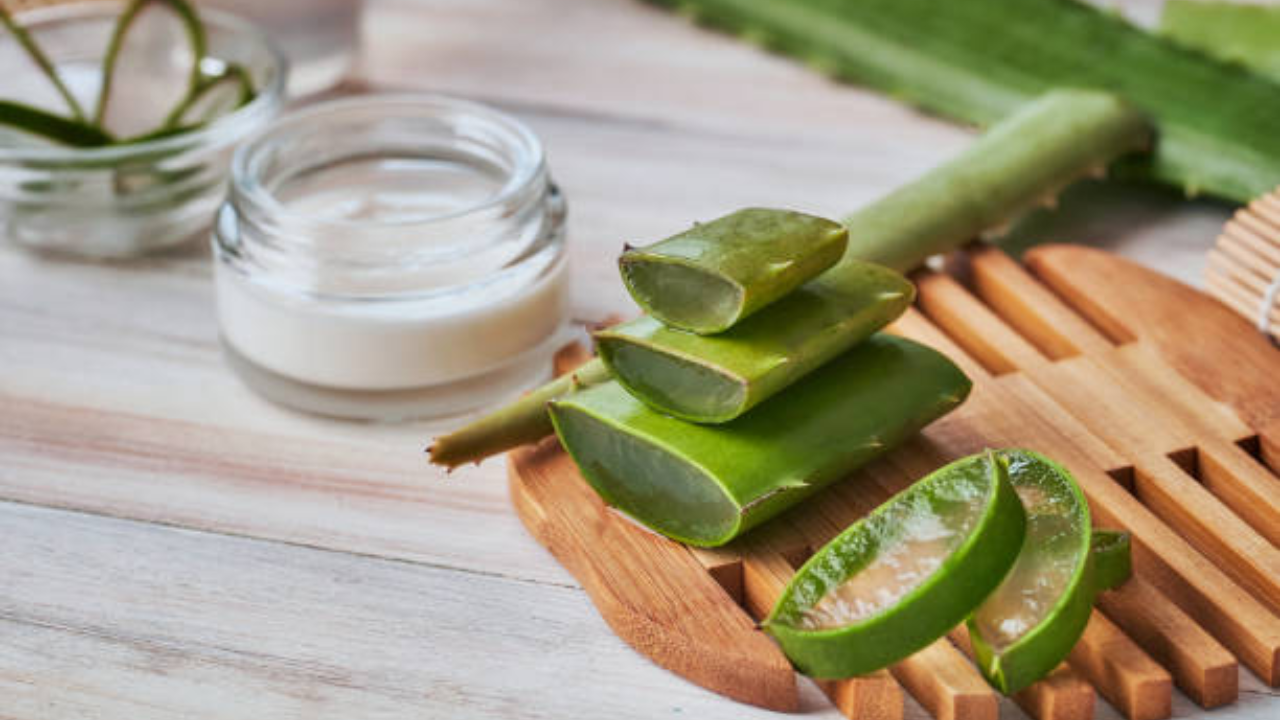 How to use Aloe Vera Curd pack for glossy thick hair