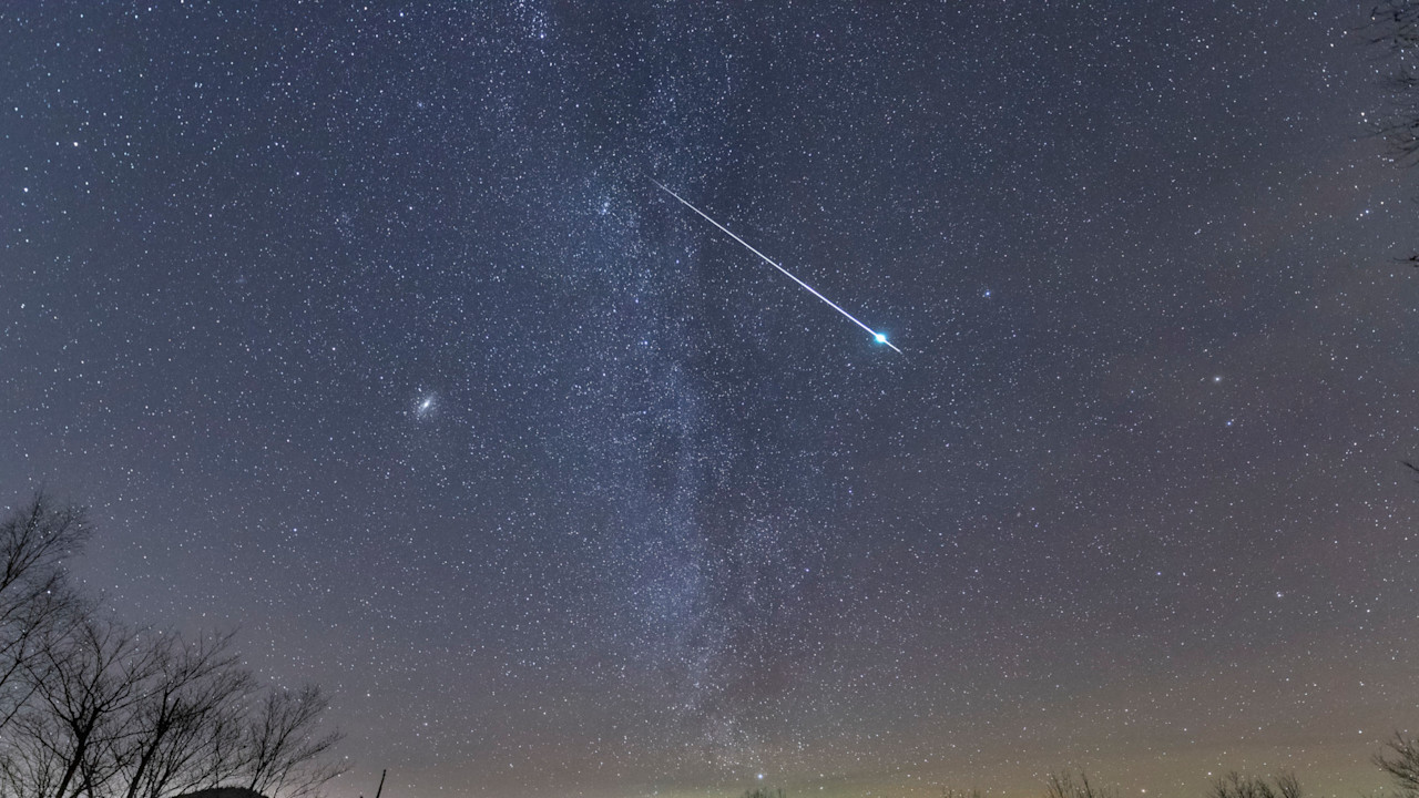 A meteor storm and an alien comet could be the 'stars' in the sky this fall