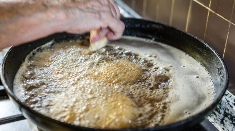 The Easiest Way To Make Deep-Fried Food At Home Is Not In A Frying Pan