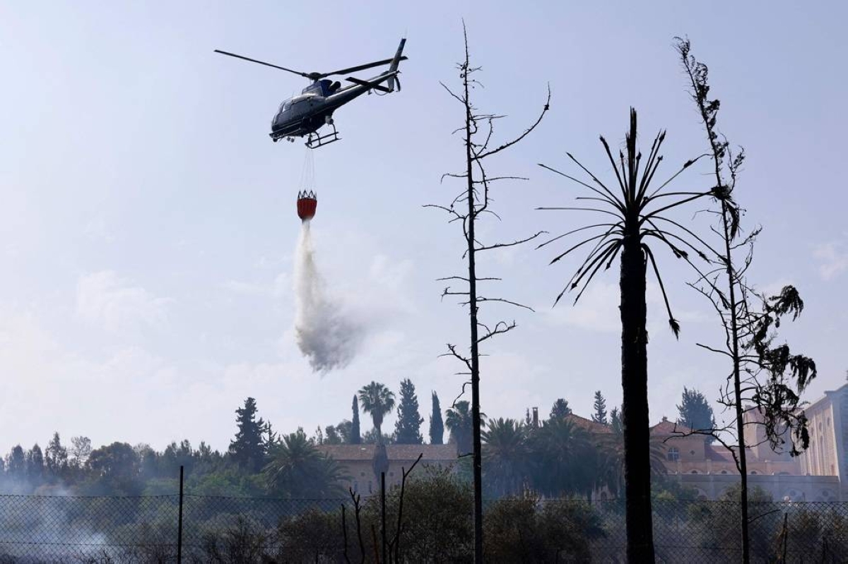 Israeli firefighters battle blaze near Jerusalem