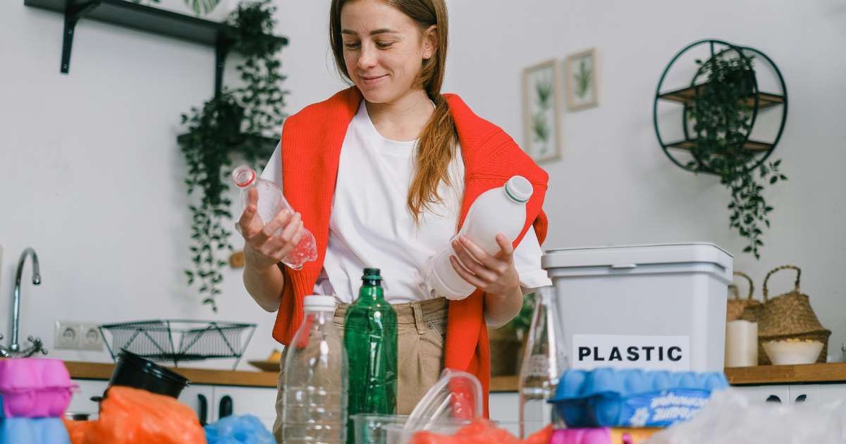Woman Challenges Herself to Stop Using Single-Use Plastic for a Month ...