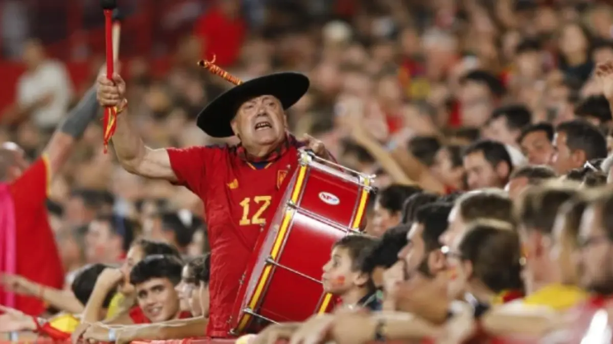 Quién era Manolo 'el del Bombo', aficionado español que falleció