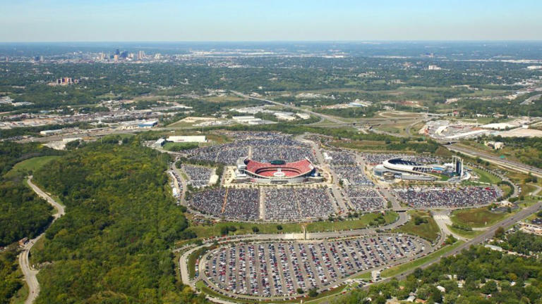 The Royals draw far more fans than the Chiefs. Does that mean a ...