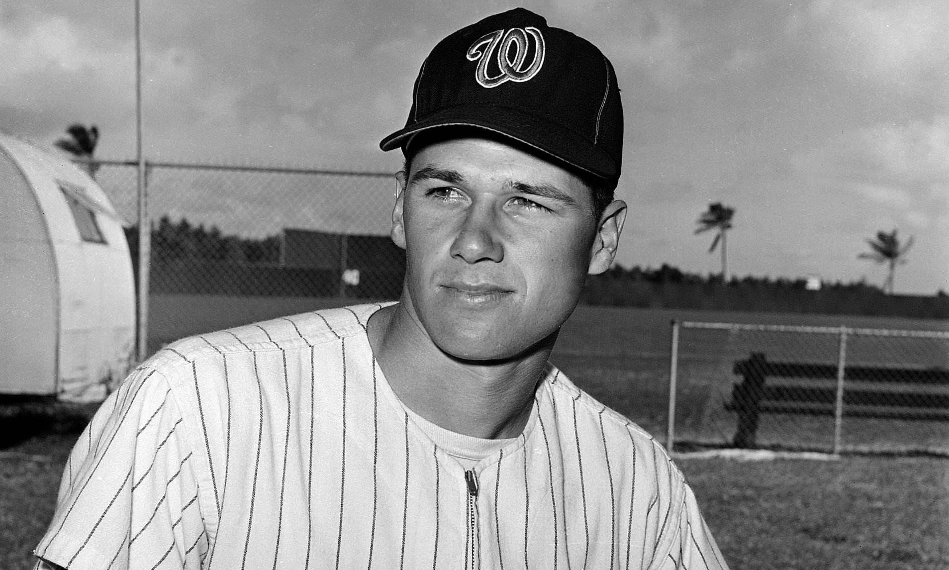 Two-time Super Bowl winner who played a season in MLB dead at 84