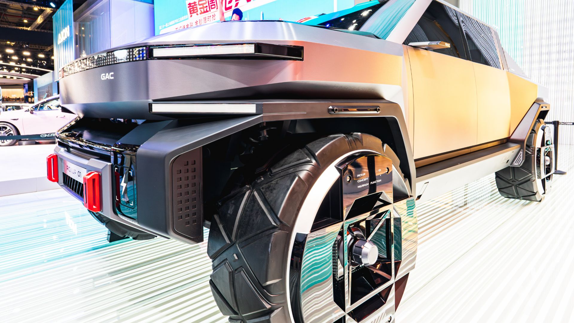 Chinese company unveils new “Cybertruck” to rival Tesla