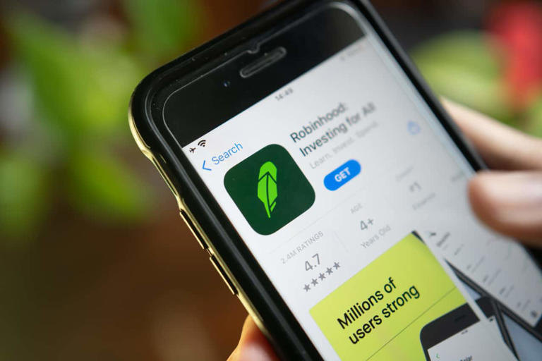 Robinhood’s Chief Financial Officer Plans Big Stock Sales