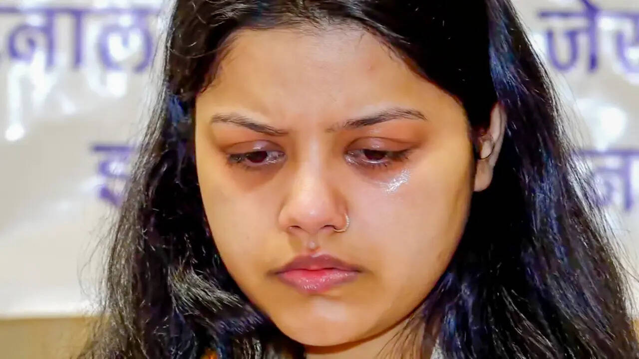 ‘Don't Want People Going After Muslims, Kashmiris’: Wife of Navy ...