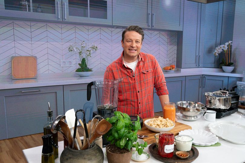 Jamie Oliver 'pushes air fryer to limit' to 'max out' flavour with quick method