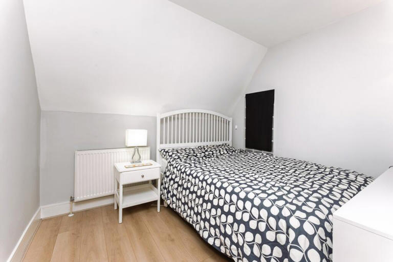 Glasgow For Sale: 'Beautifully presented' 3-bedroom flat in the Victorian Cooperative building ...