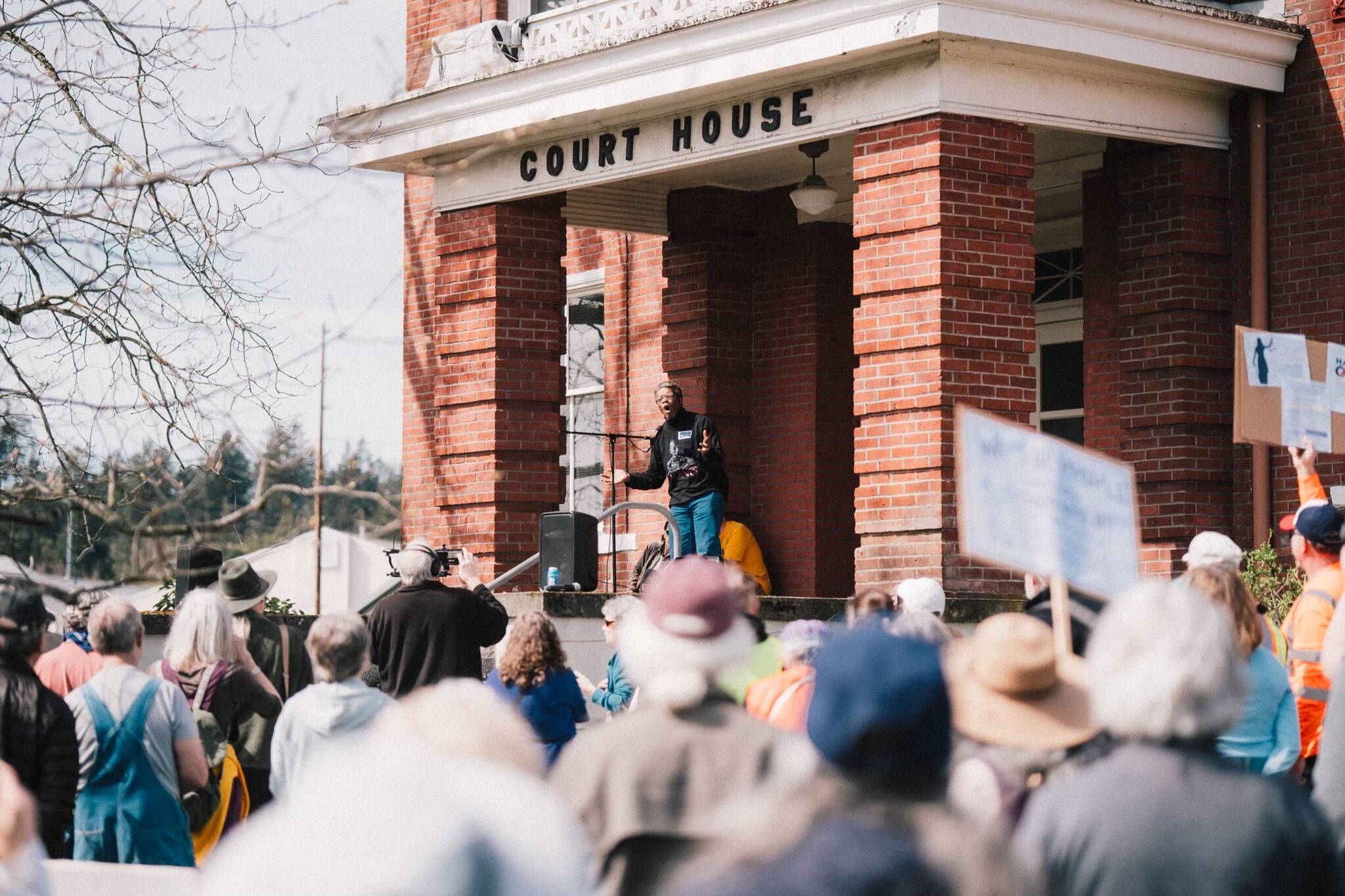 Islanders packed the courthouse lawn to say ‘Hands Off’
