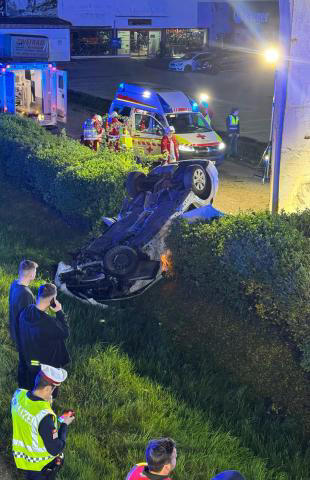 Unfall in Oberösterreich: 15-jähriger Autofahrer gestorben
