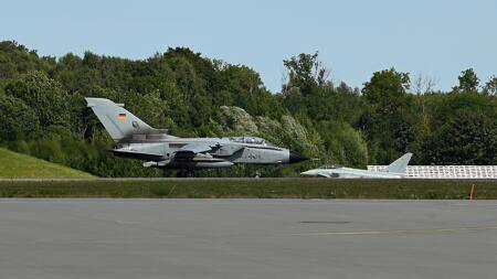 Ostermarsch absurd: Wie Friedrich Merz' GrKo in den Atomkrieg marschiert