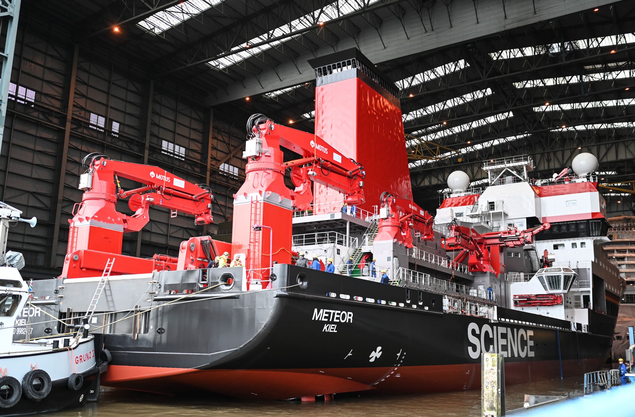 Meyer Werft dockt neues Forschungsschiff «Meteor IV» aus