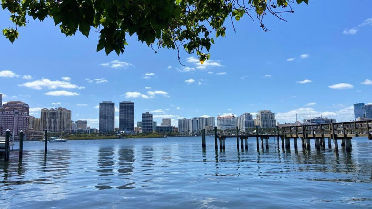 Dry and warm start to the weekend before rain returns early next week