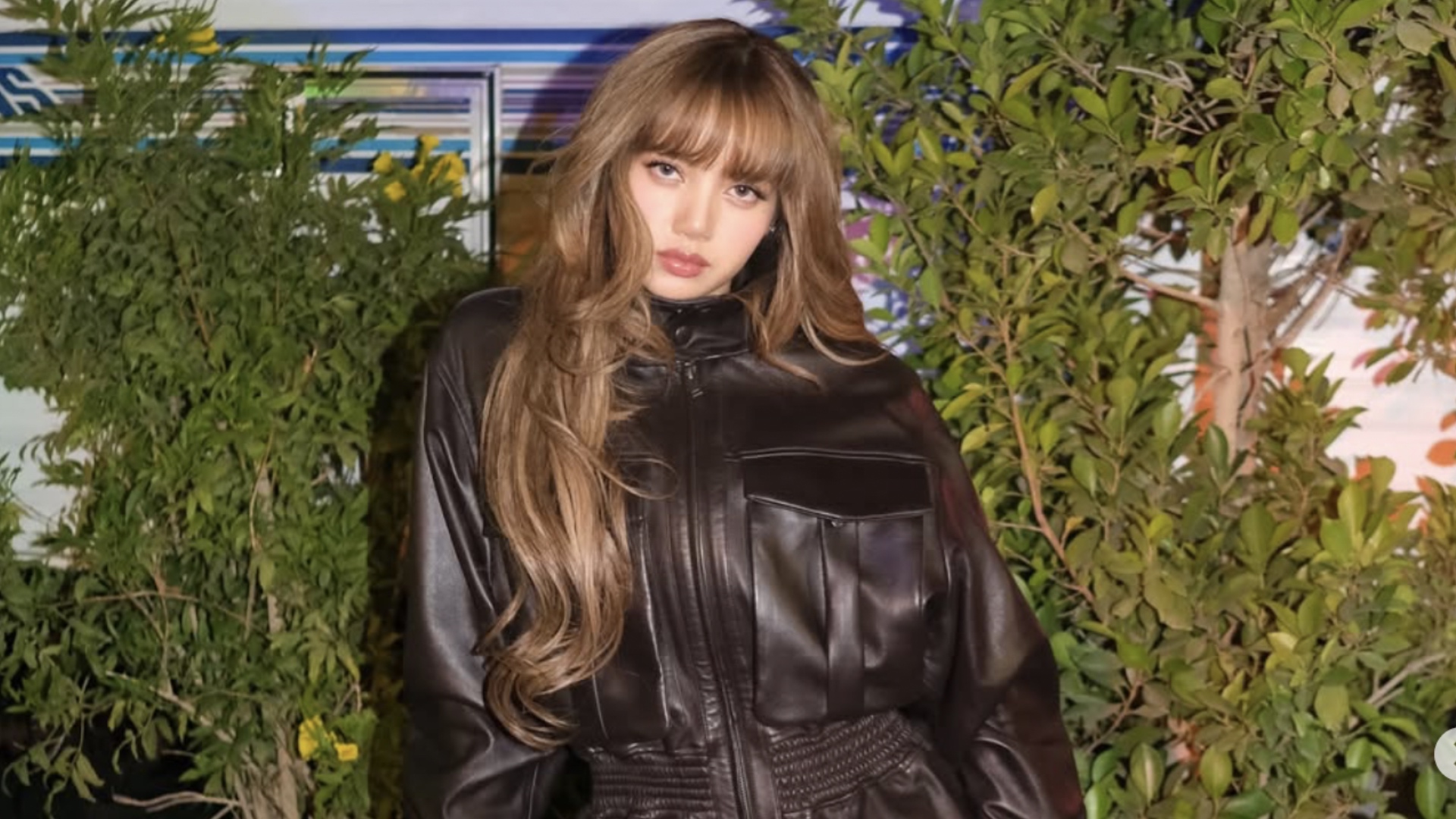 This singer shocks the audience with a performance deemed "too daring"