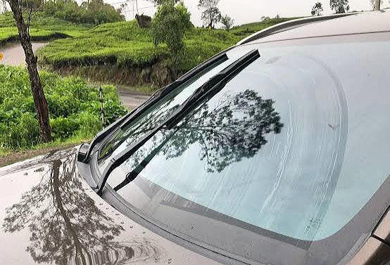 Umur pakai efektif wiper mobil, ganti kalau sudah seperti ini