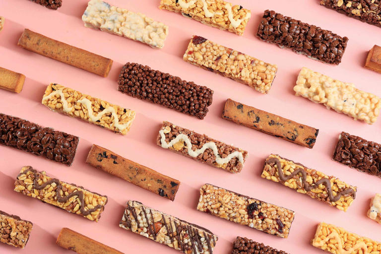7 things to look for in a healthy protein bar, according to a dietitian