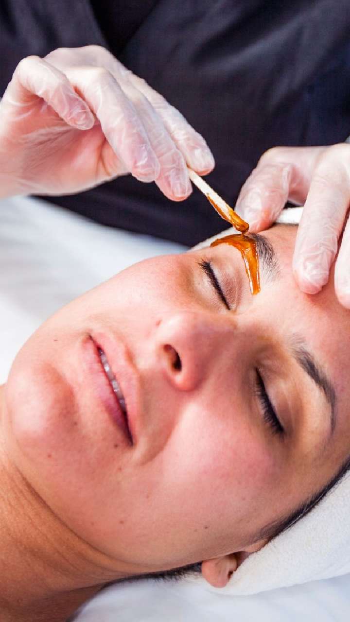 Eyebrow Threading vs Waxing: Which Is A Better Method?