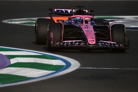 Verstappen y Hamilton, a remar tras los Libres 1 de Jeddah