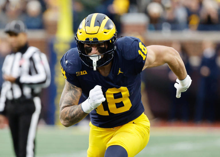 Bears rookie TE Colston Loveland is a big fan of Caleb Williams