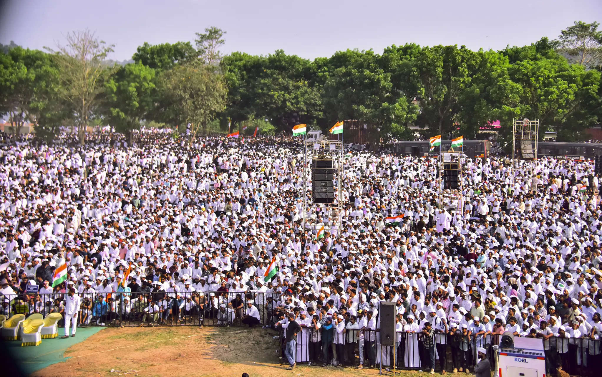 Over 1 lakh Muslims protest Waqf Act in Karnataka