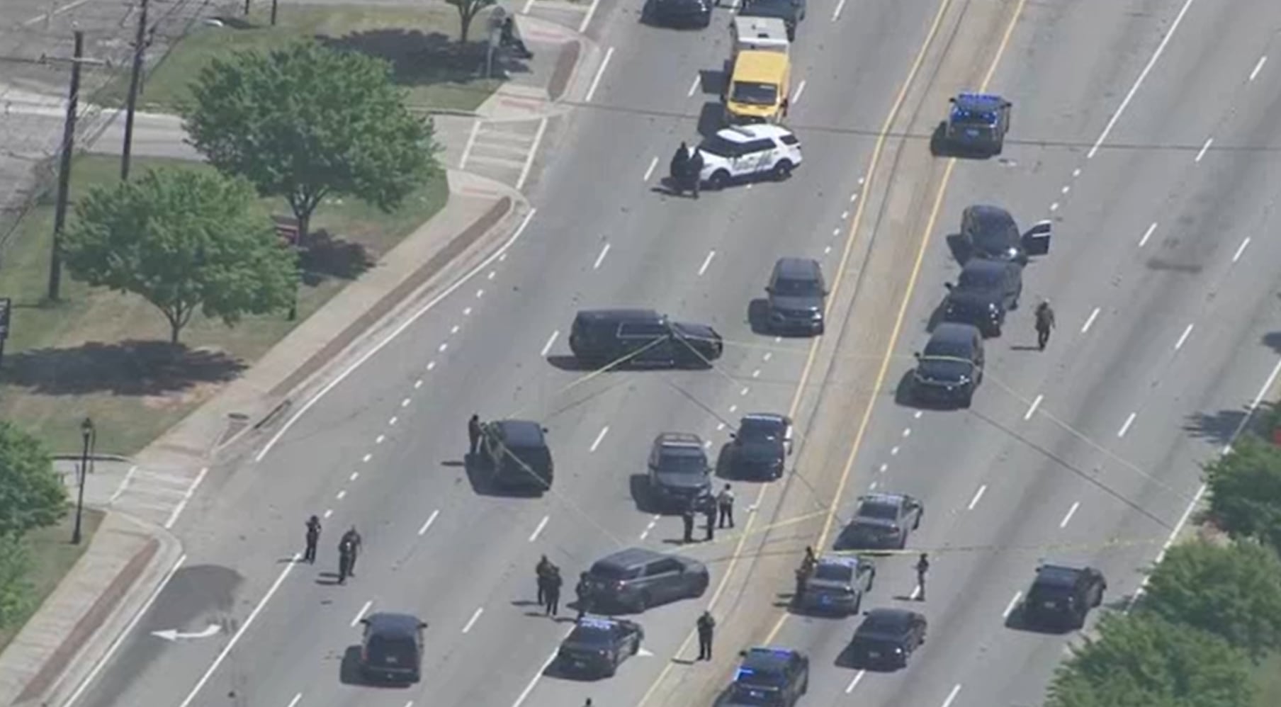 2 officers shot, suspect dead near motel off I-20 in Fulton County