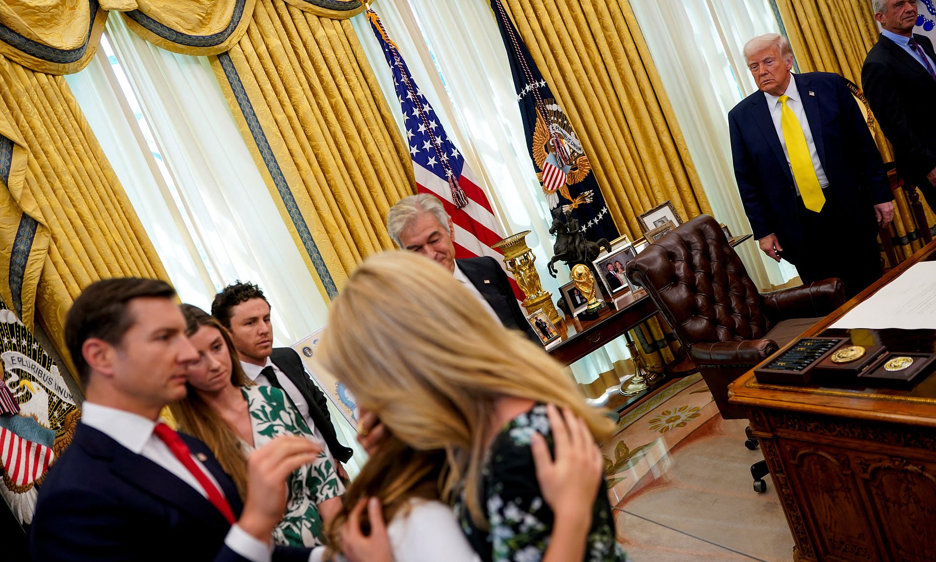 Oval Office erupts into chaos after Dr. Oz's family member faints