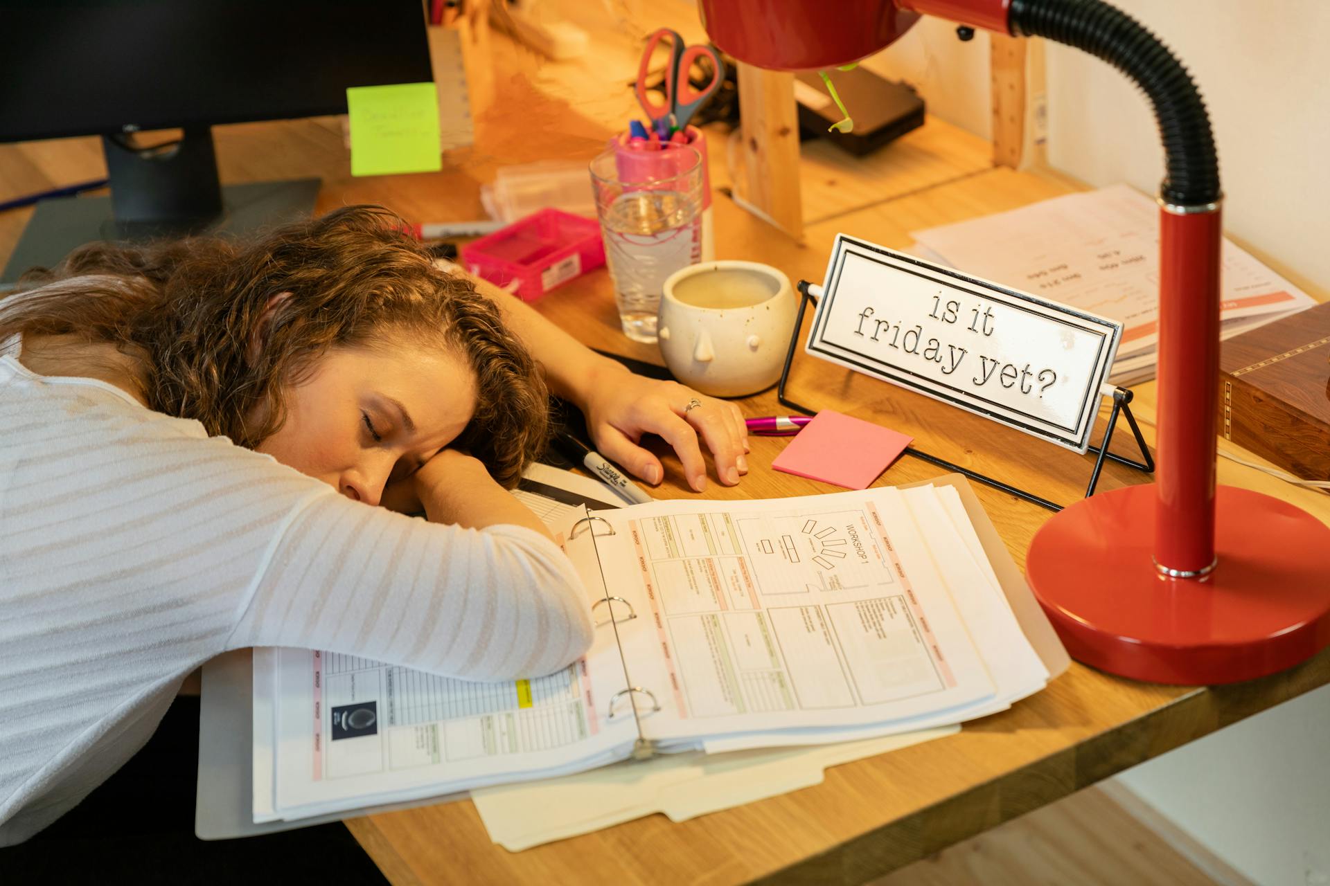 Conquer the Afternoon Slump: Energy-Boosting Productivity Tips