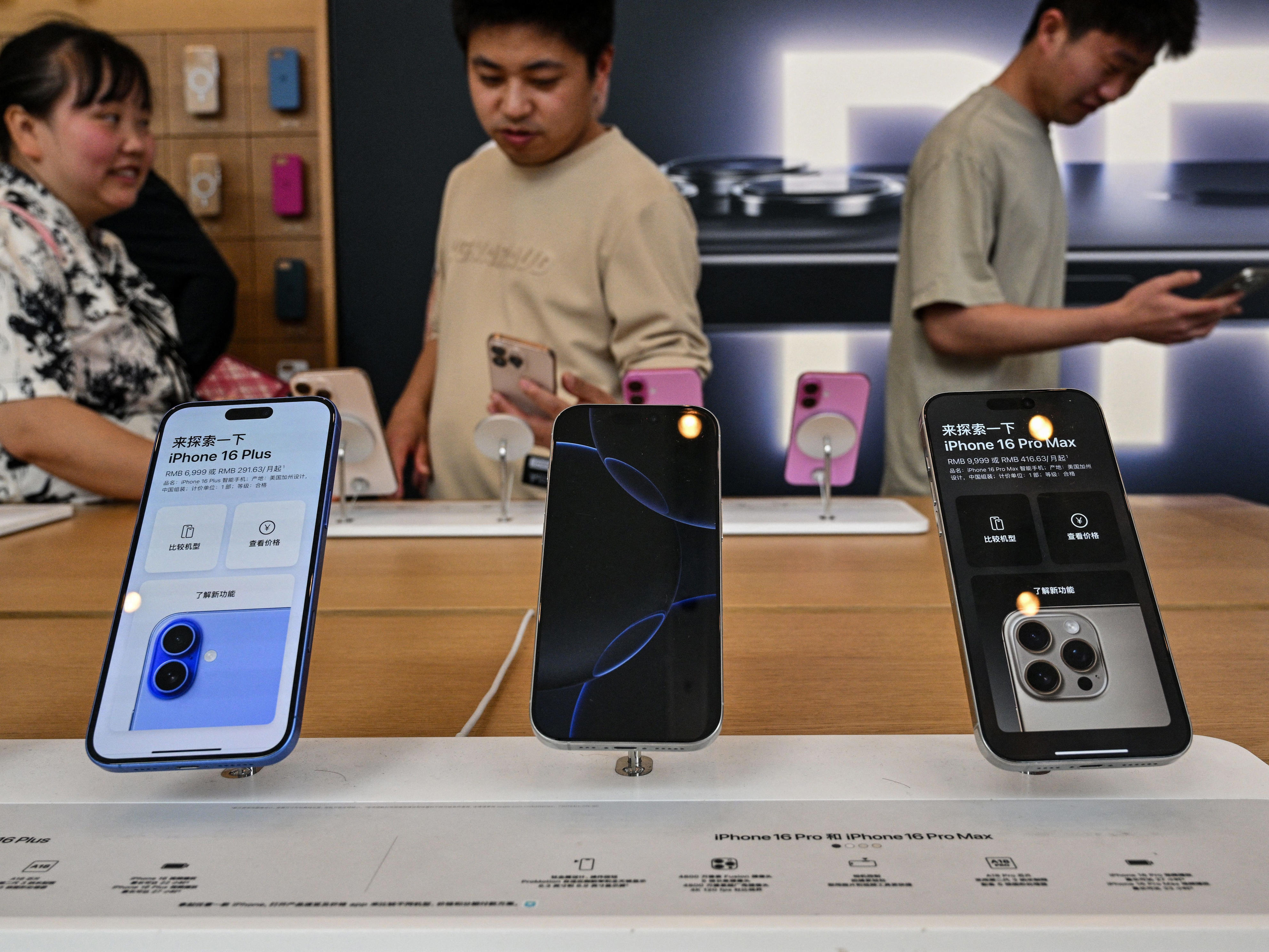 Apple's iPhone is losing ground in China while local rivals surge