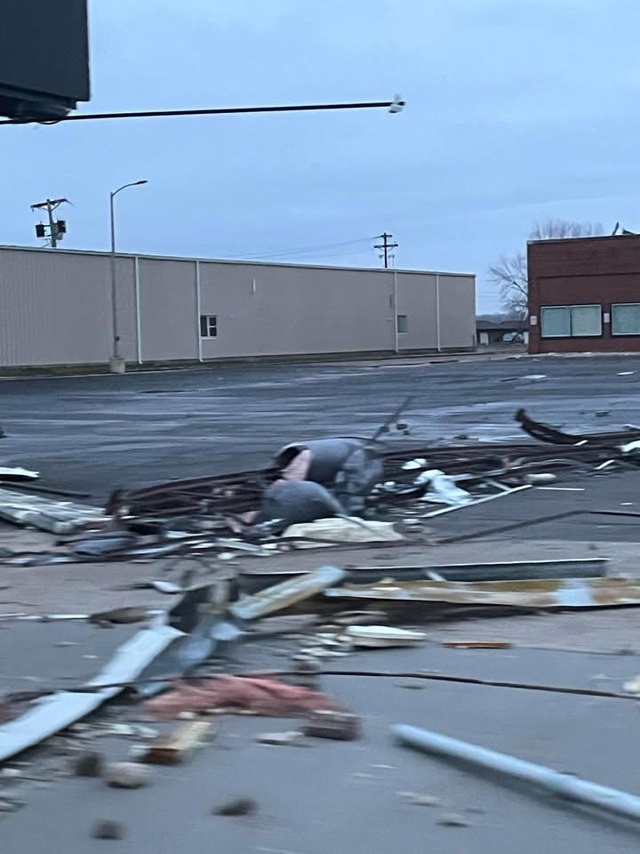 ‘It felt like an earthquake,’ - Storm Lake cleanup efforts are underway ...