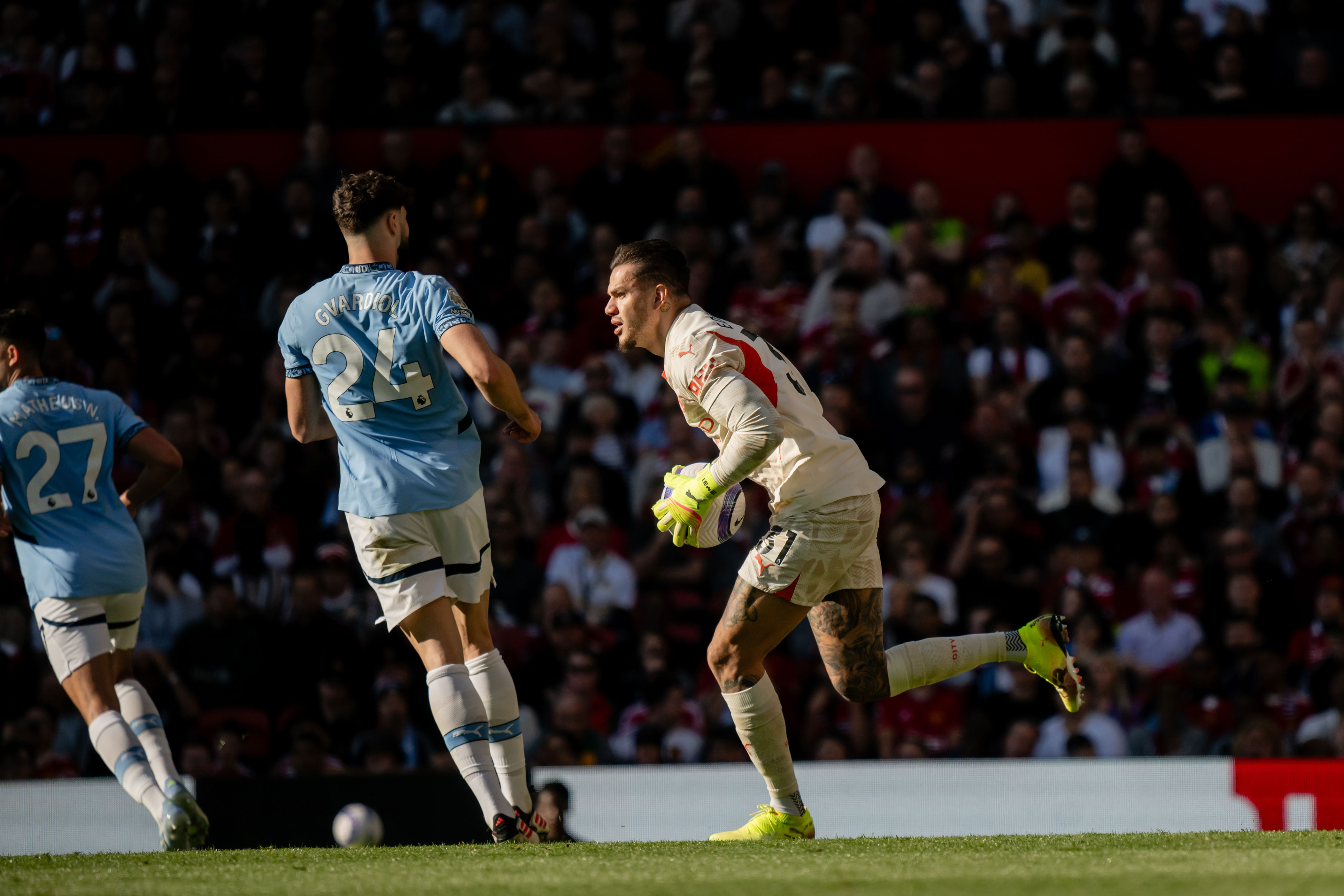 Man City spend £228m on midfield duo as Tottenham left-back joins in ...