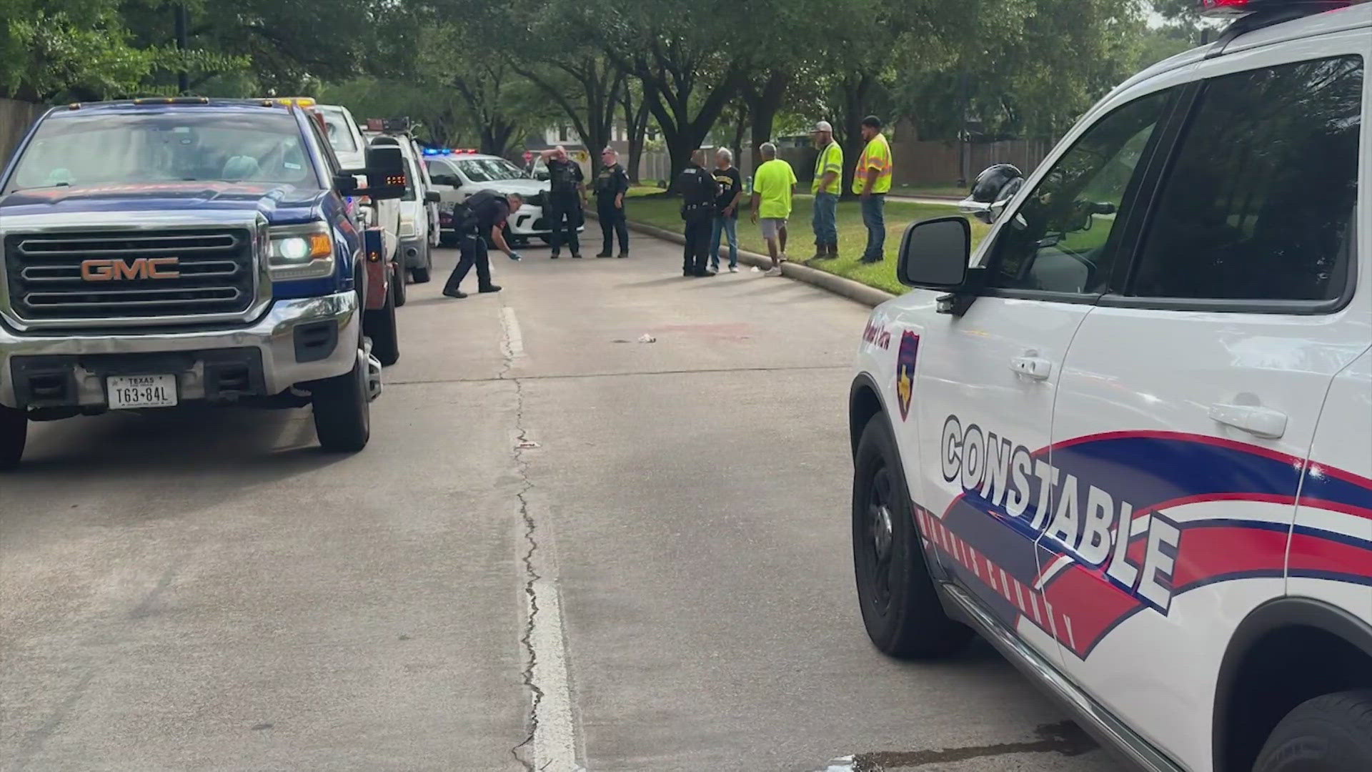 Suspect stabs 2 people in road rage incident before accidentally stabbing themself, constable says