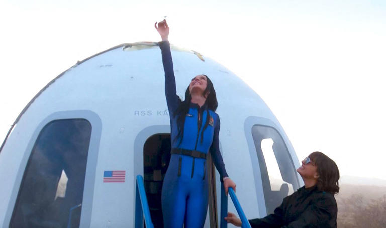 Martha Stewart takes dig at ‘astronaut’ Katy Perry after Blue Origin ...