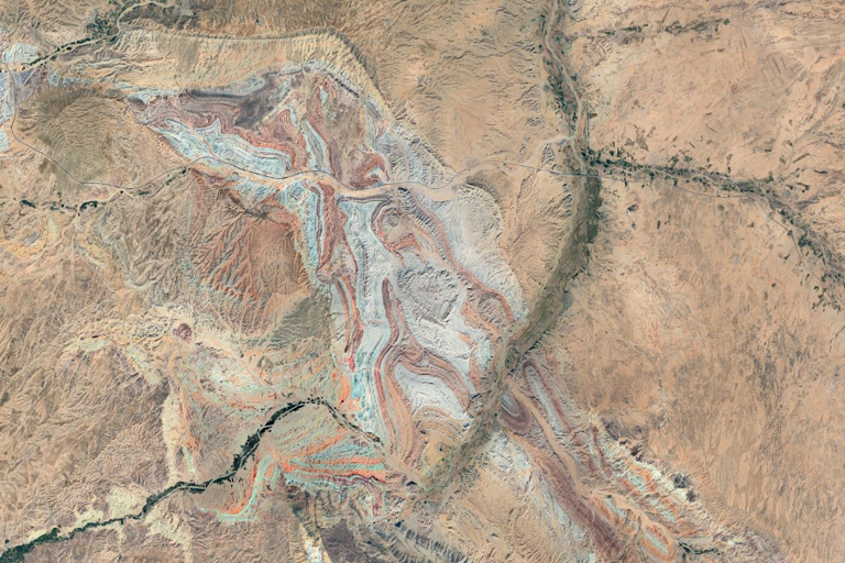 Iran's folded rocks: The crumpled mountains at the intersection of Asia ...