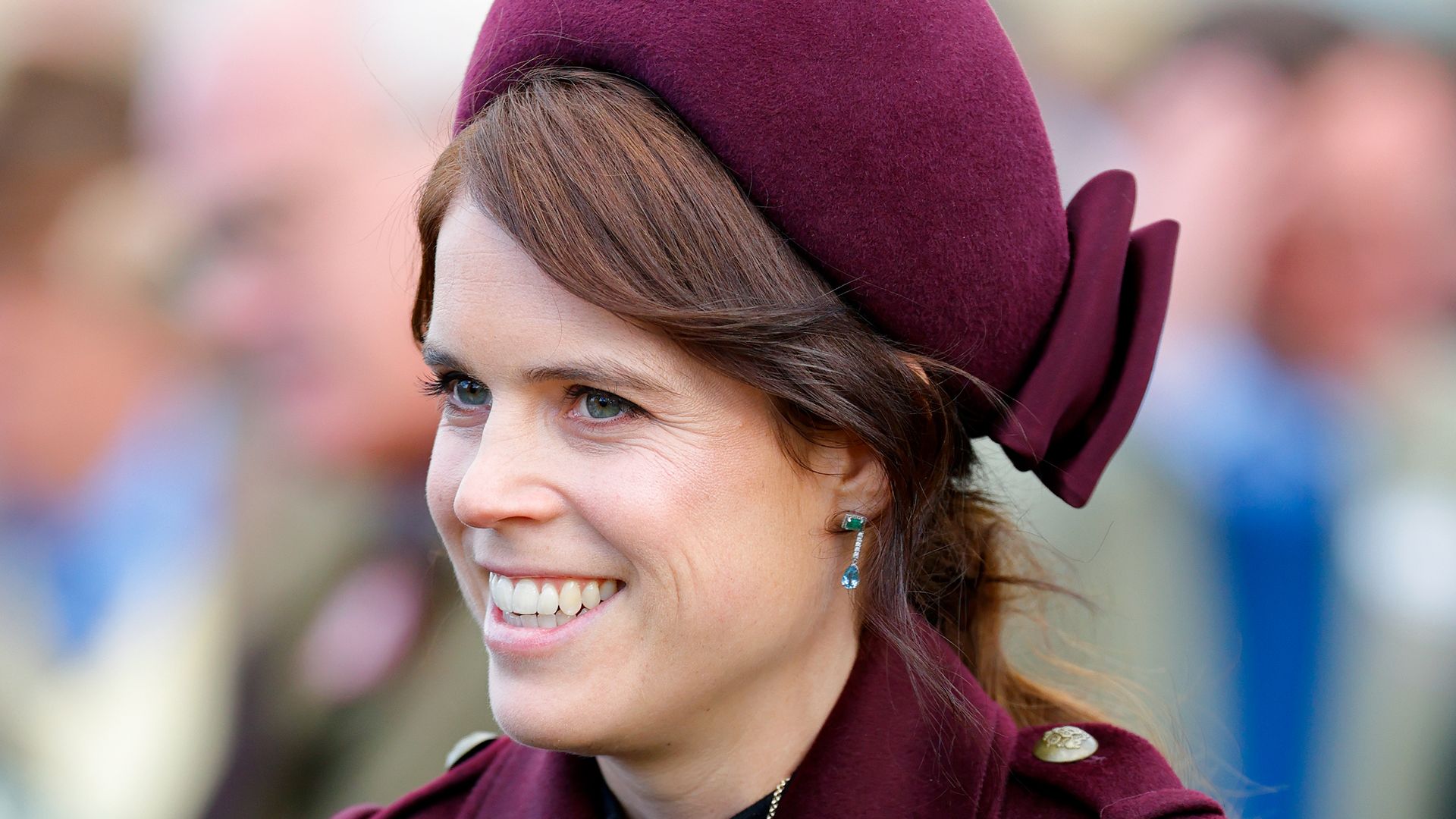 Princess Eugenie reveals previously unseen family photo on phone lock ...