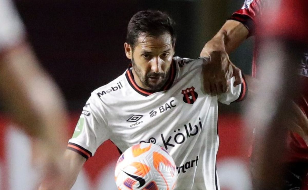 Celso Borges como protagonista: el principal problema que recibirá Machillo Ramírez cuando asuma ...